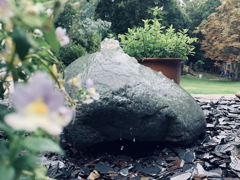 Quartz Boulder QB10 | Welsh Slate Water Features